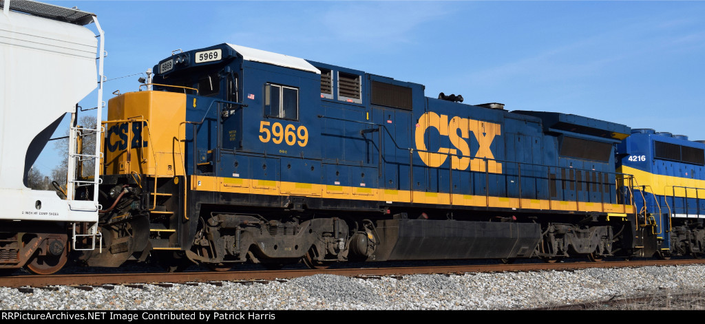 CSX 5969 X-NS 4807 XX-CR 5073 B40-8 idling with HLCX 4216 X-ICE 4206 XX-SP 7244 GP40-2 in CSX ...
